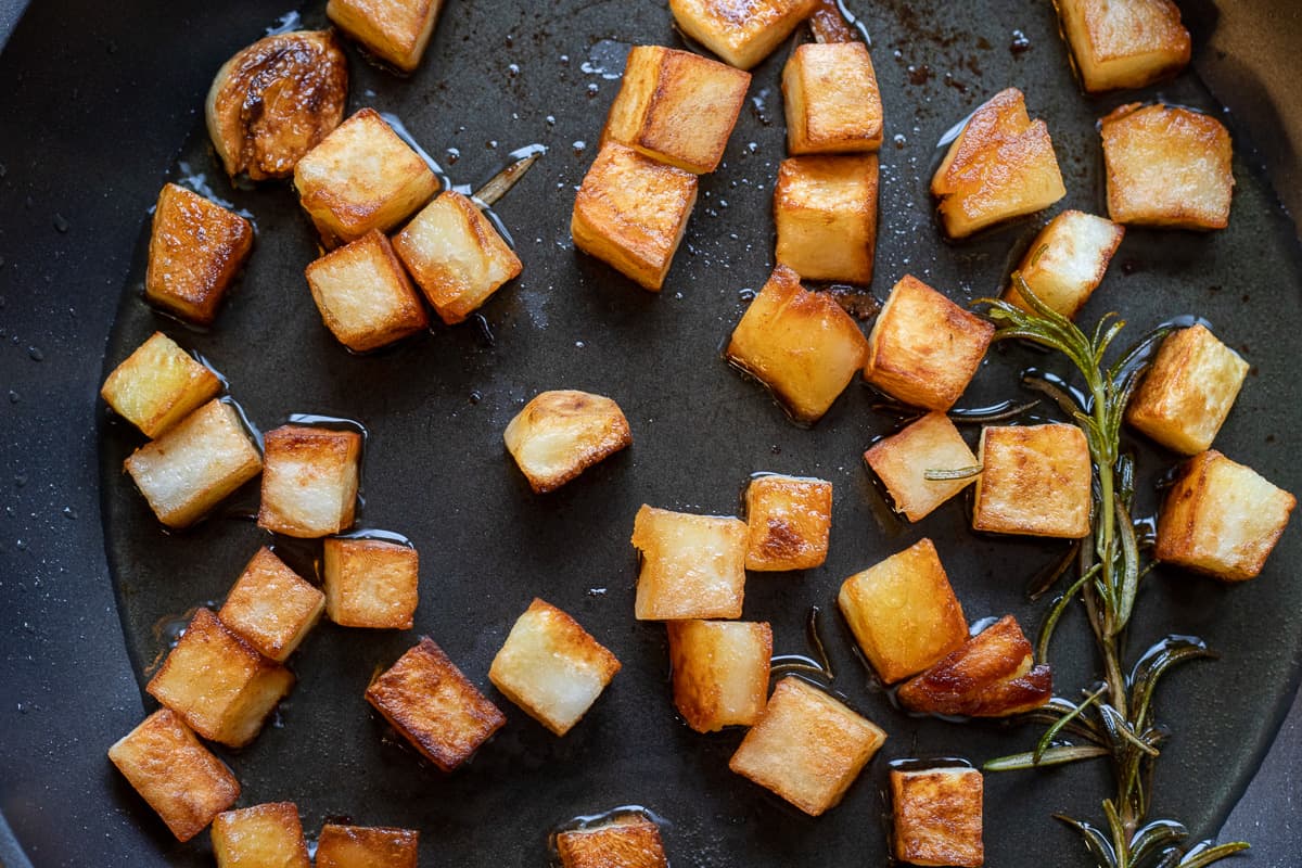 Crispy Sauté Potatoes with Garlic - Cooking Gorgeous