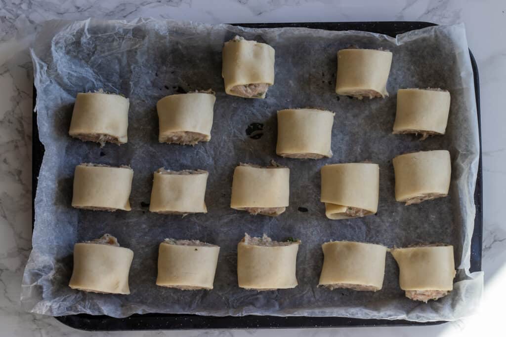 Shortcrust Pastry Mini Sausage Rolls - Cooking Gorgeous