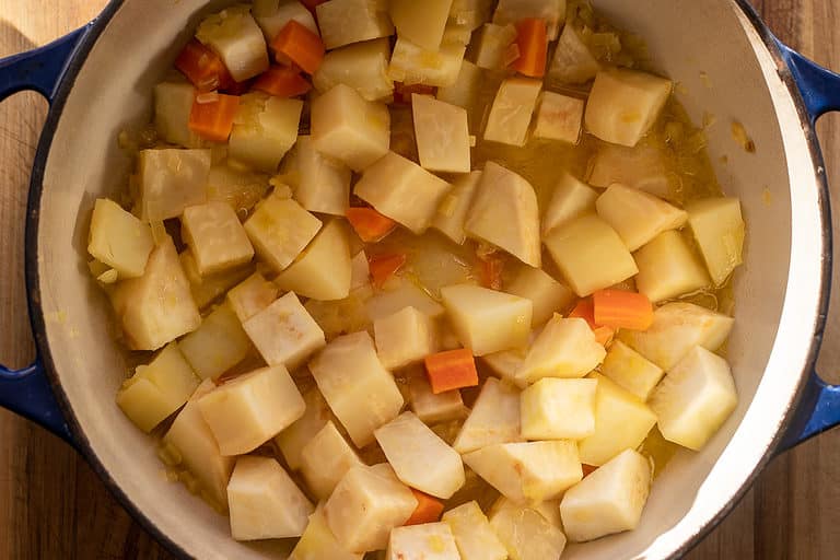 Zeytinyağlı Kereviz Yemeği - Braised Celeriac - Cooking Gorgeous